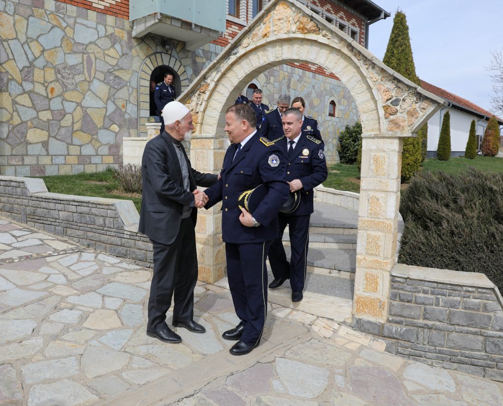 Kosovo Police Management visited Jashari family in Prekaz and honored ...