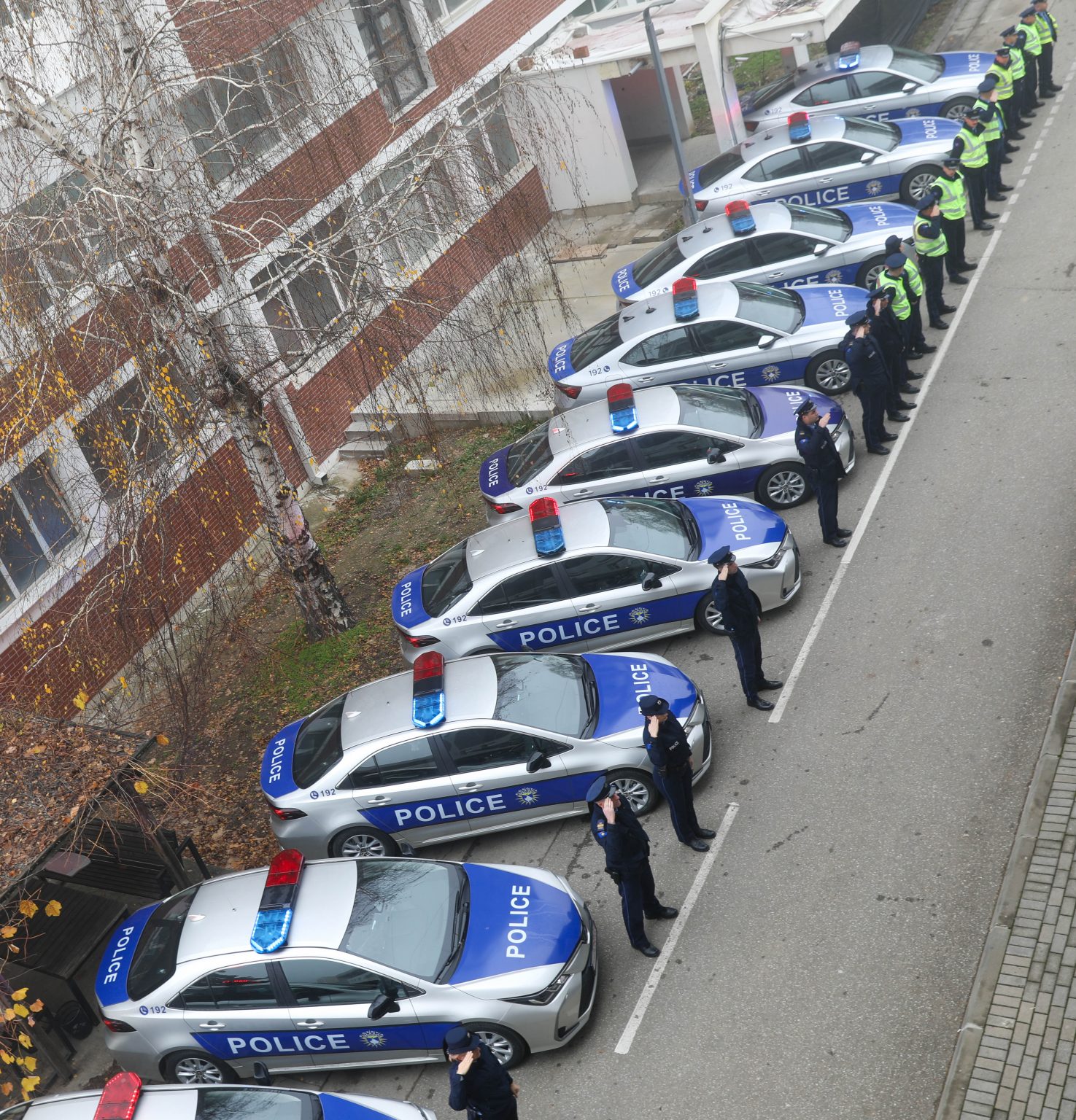 Drejtori Hoxha ndan vetura për policët patrullues – Director Hoxha ...